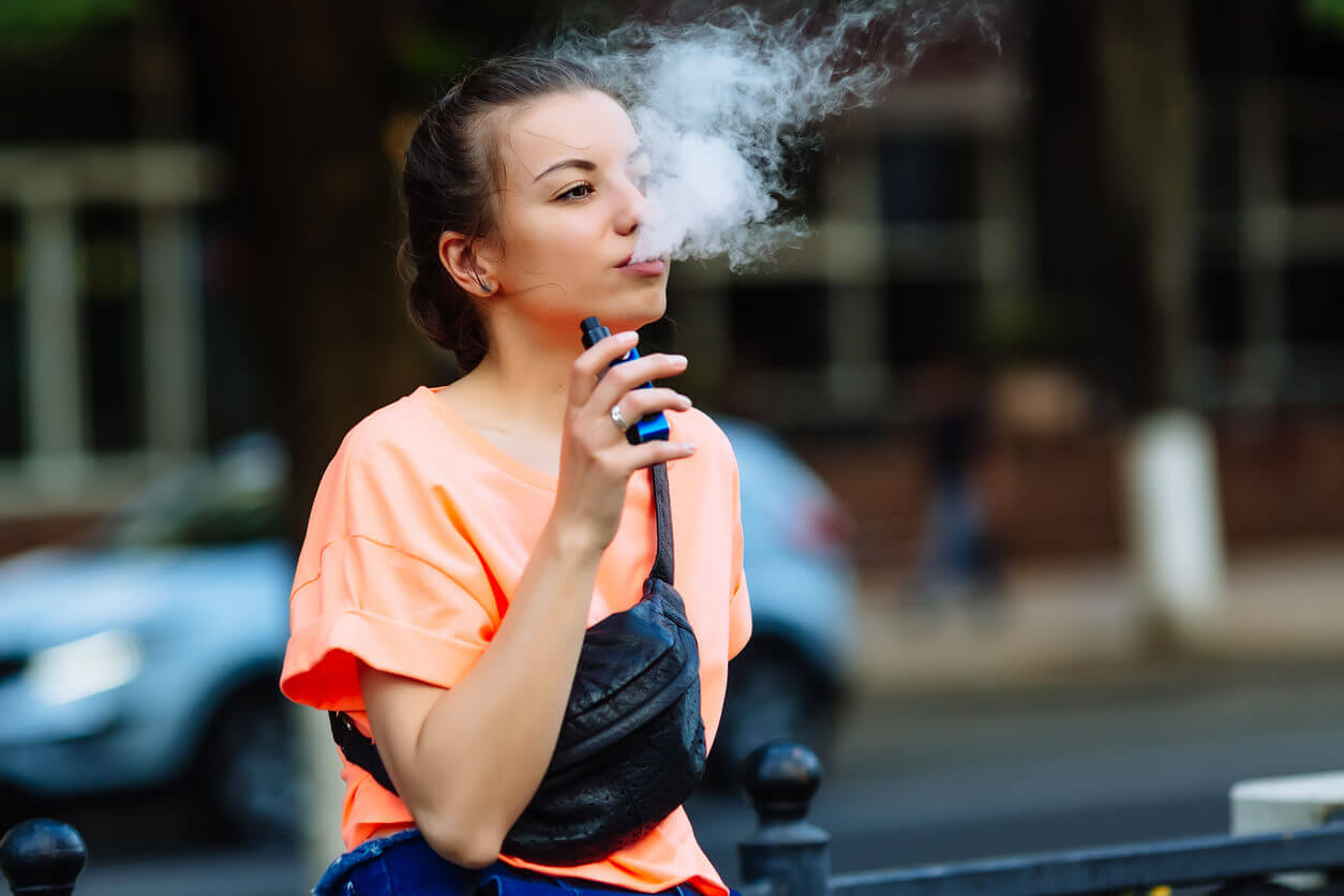 Is Vaping Bad for Your Teeth? 7 Things to Know About Its Effects on ...
